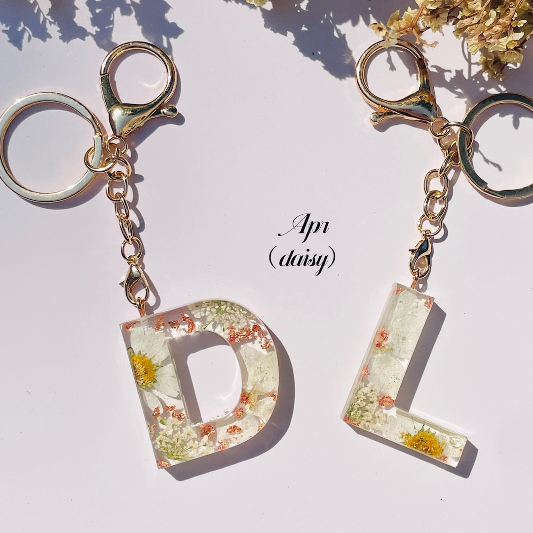 Custom Birth Flower Resin Keychain: Pressed Flower Letter Keyring - Etsy
