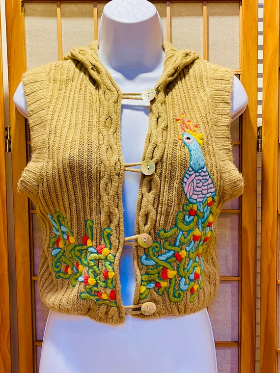 Colorful Peacock Hooded Beige Sweater Vest Yarnwork T Gem