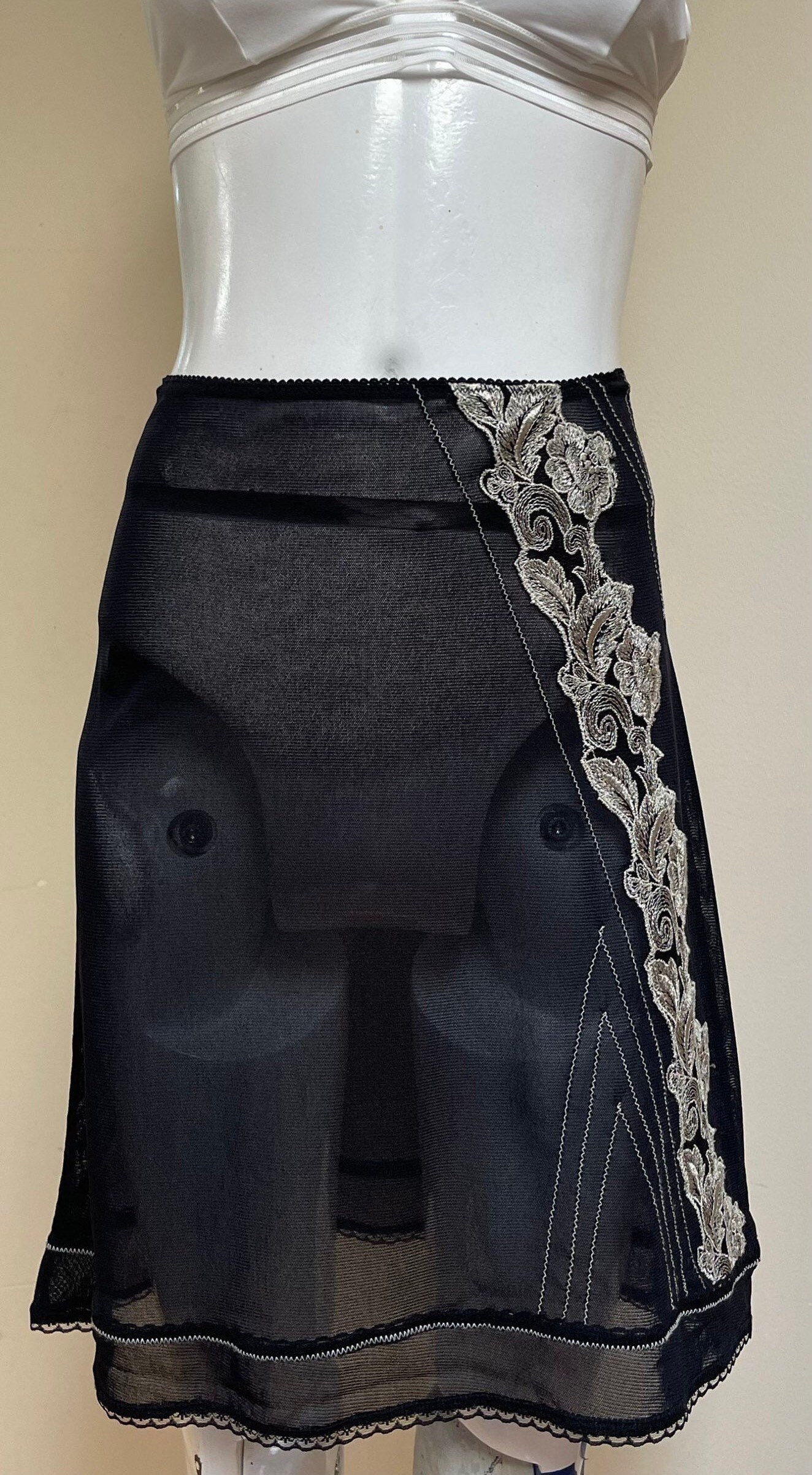 1950s Black & Cream A-line Half Slip Antique Embroidery Appliqué ...