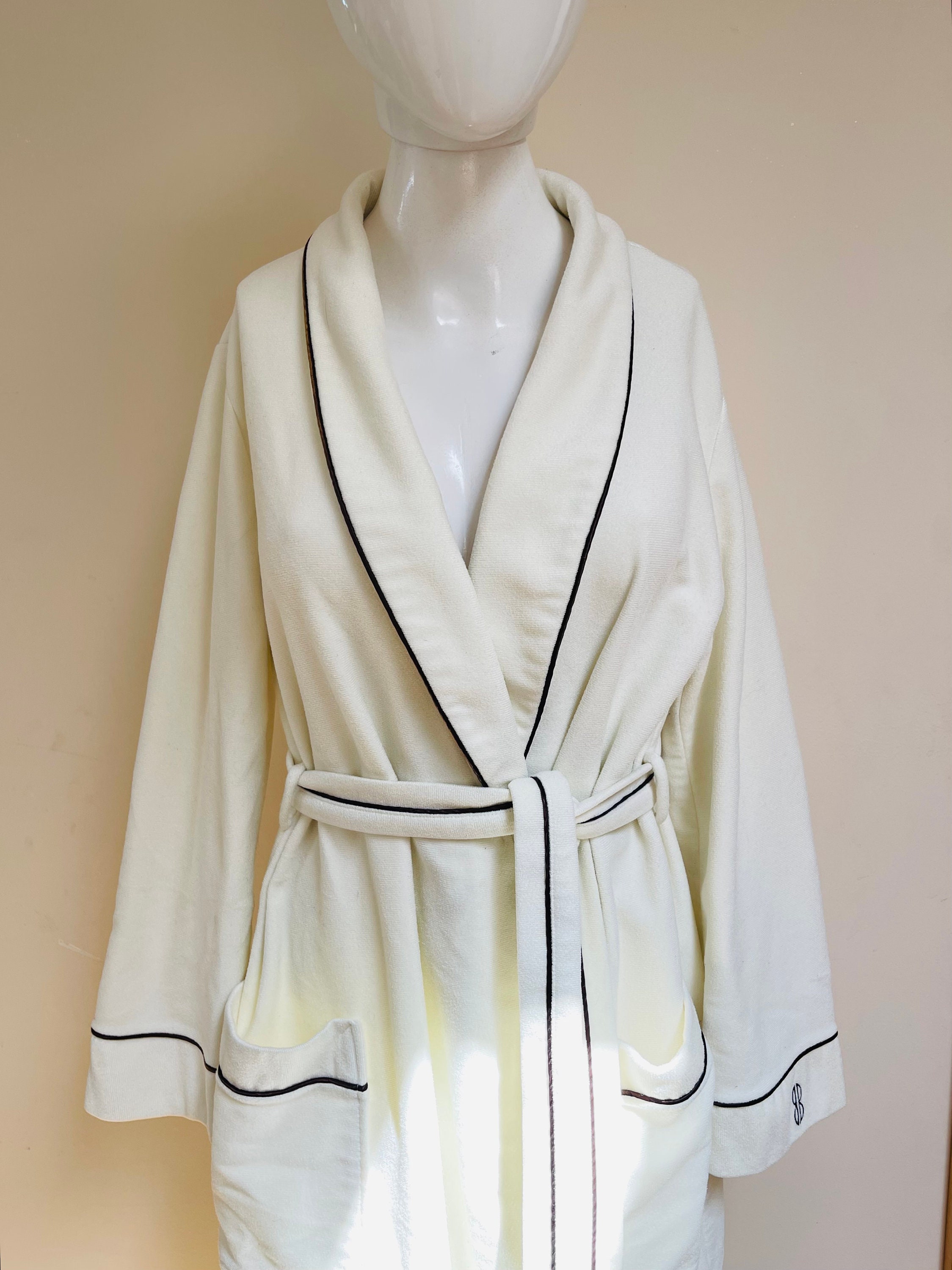 70s Bill Blass Deadstock Spa Bathrobe White With Black Accents Floor ...