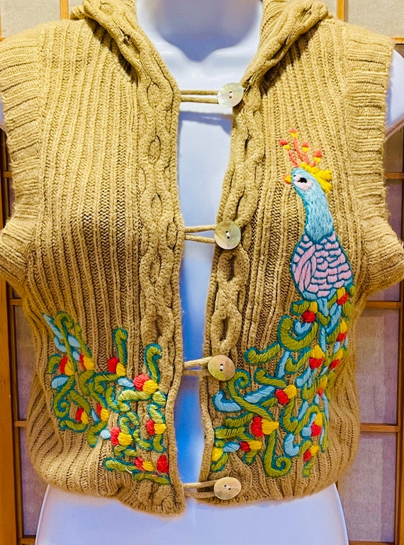Colorful Peacock Hooded Beige Sweater Vest Yarnwork T Gem