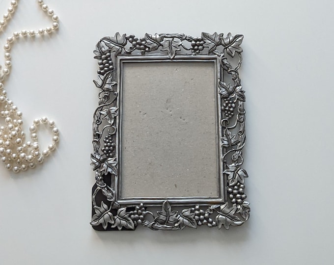 Vintage Pewter Grape Vine Tabletop Picture Frame / Pewter Frame / Leaf Design / Vines / Photo ...