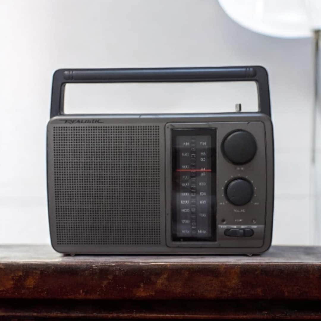 Vintage 1990's Realistic Brand Portable Radio, Made by Radio Shack ...