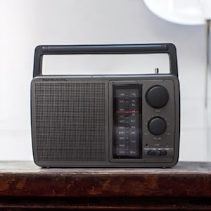 Vintage 1990's Realistic Brand Portable Radio, Made by Radio Shack ...