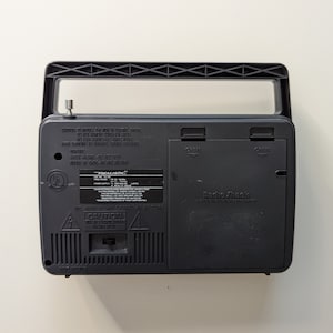 Vintage 1990's Realistic Brand Portable Radio, Made by Radio Shack ...