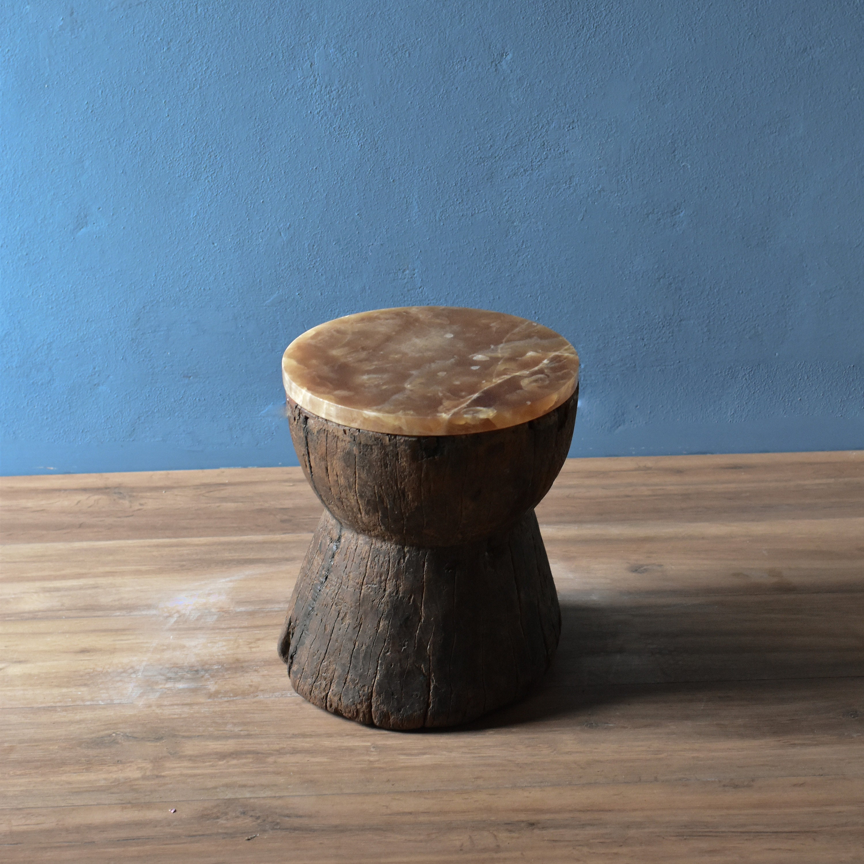 Elegant Round Onyx and Wood Plinth Rustic Finish Cm H35 X 30 Side Table ...