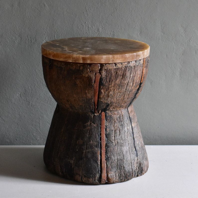 Elegant Round Onyx and Wood Plinth Rustic Finish Cm H35 X 30 Side Table ...