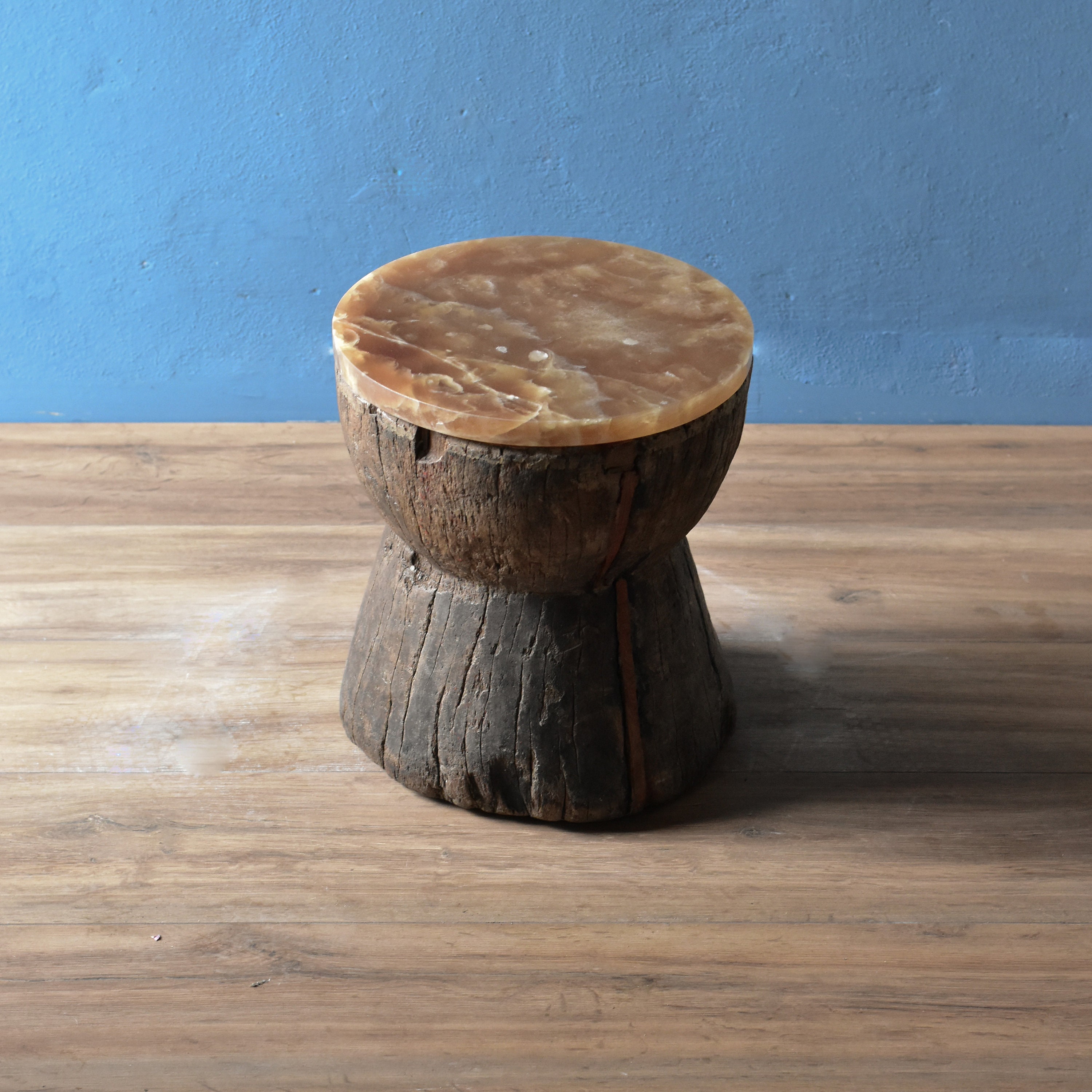 Elegant Round Onyx and Wood Plinth Rustic Finish Cm H35 X 30 Side Table ...