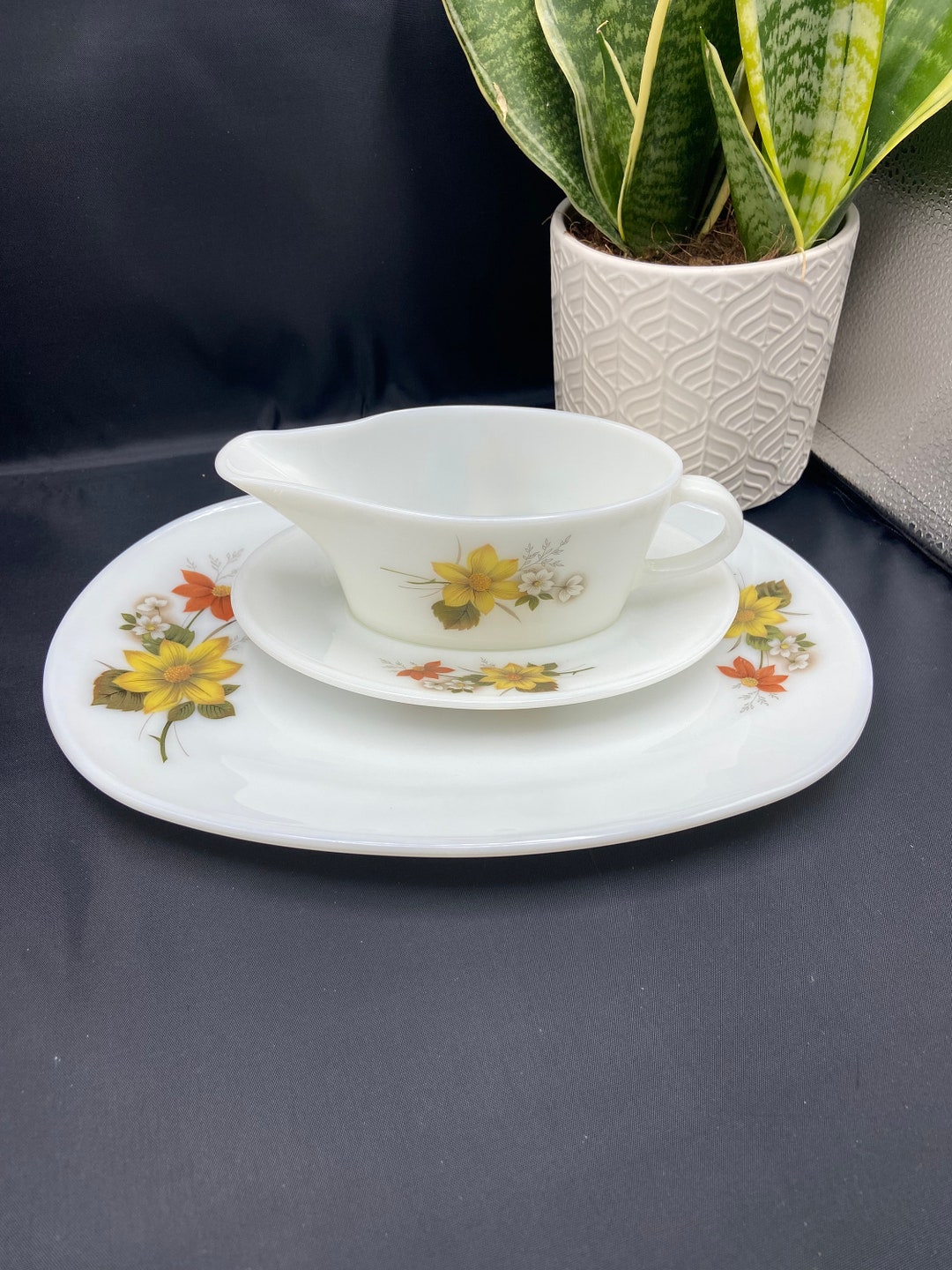 Pyrex Set of Sauce/gravy Boat and Meat Serving Plate. - Etsy