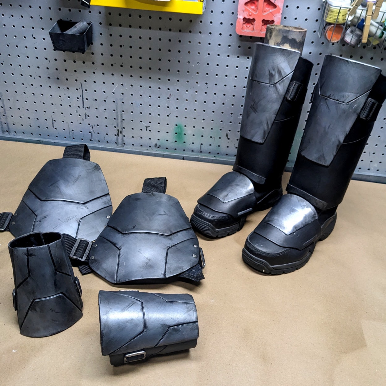 Armored Guards V1 ANY COLOR/STYLE gauntlets, Boot, Thigh - Etsy