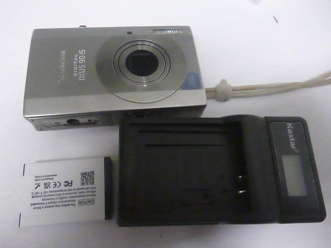 Canon IXUS 90 Is/powershot Digital ELPH Sd790is 10.0MP Digital Camera ...