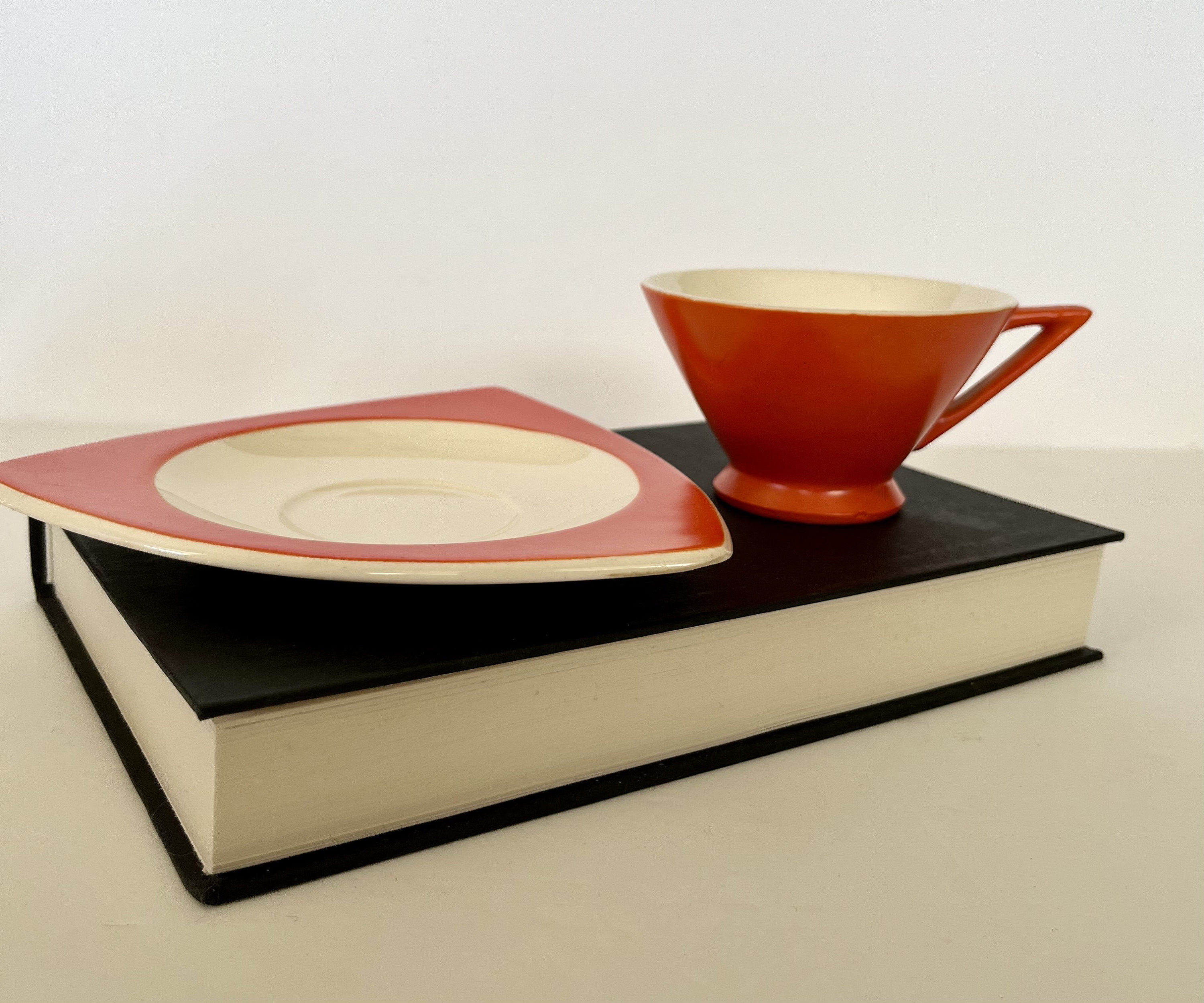 1930s Tricorne Streamline by Salem China Company Teacup and Saucer ...