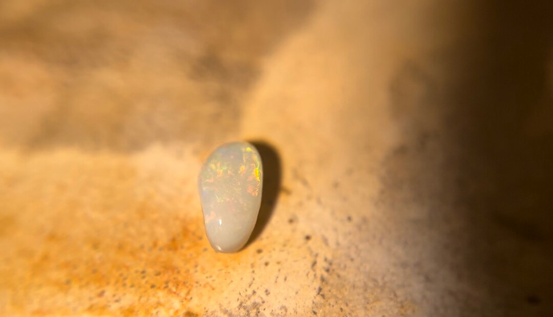 0.49ct Full Spectrum Rolling Broad Flash Pattern White Opal - Etsy