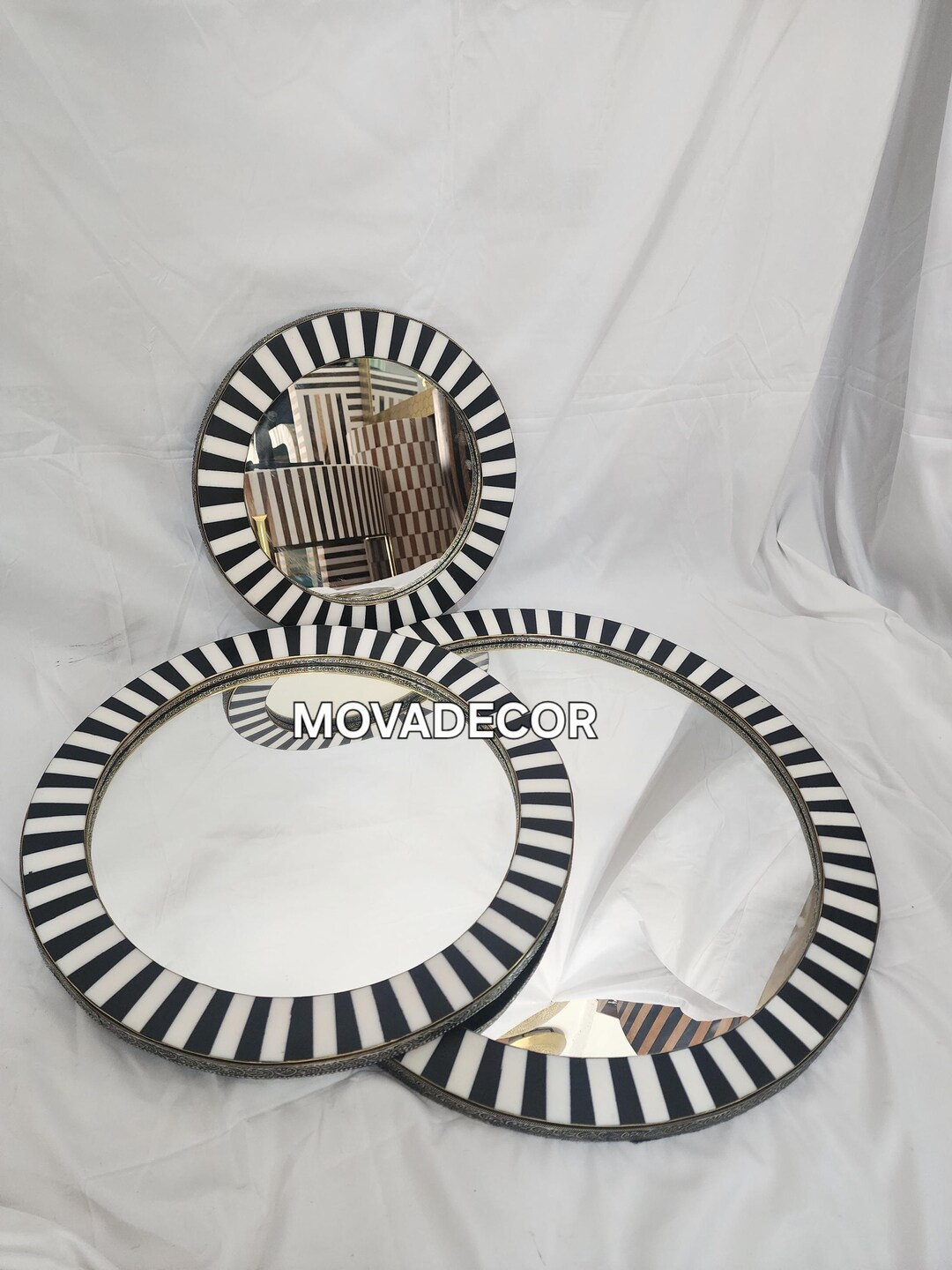 Luxury Round Mirror With Resin, Brass, and White Metal Frame in a ...