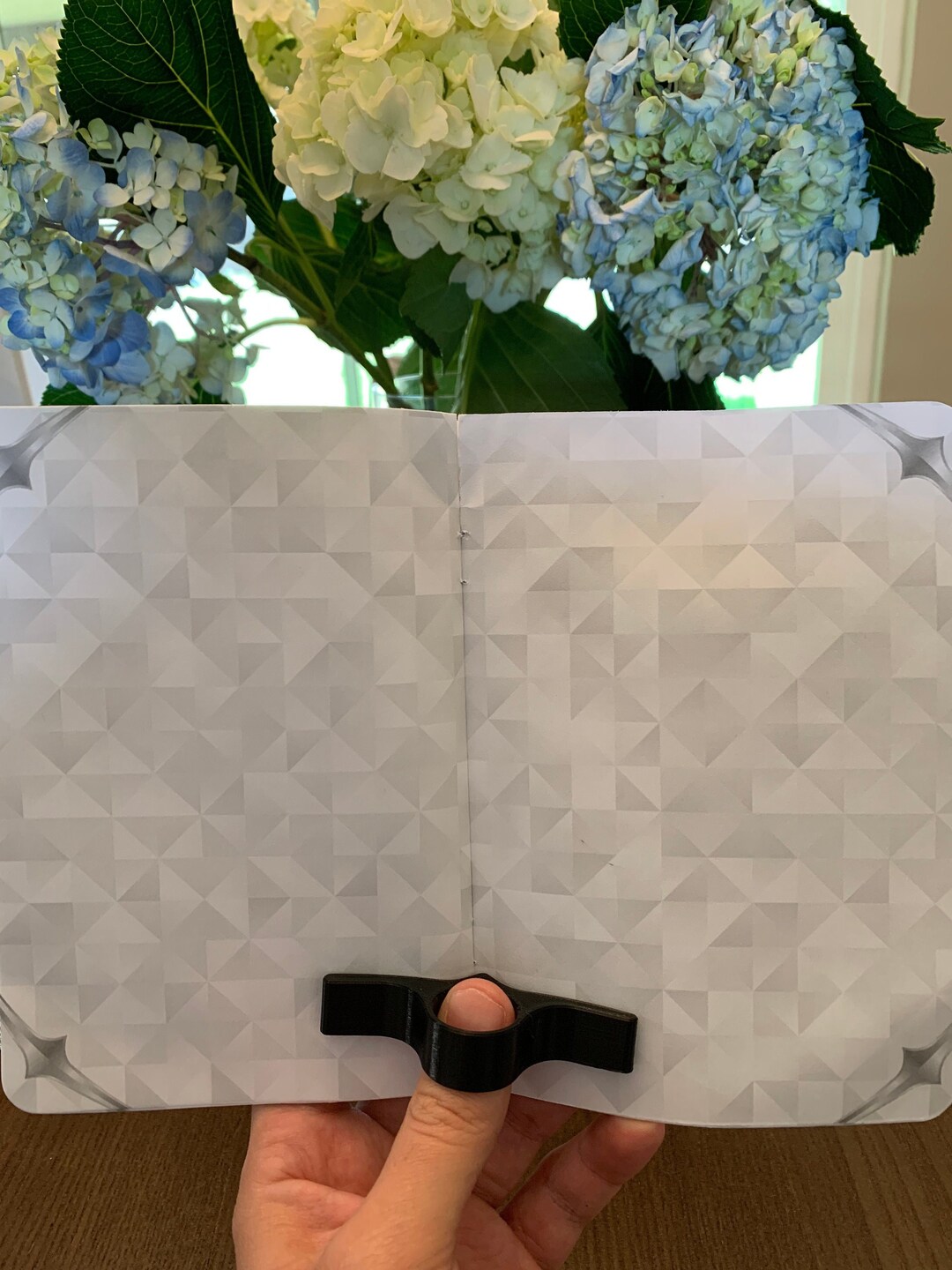 One Handed Book Holder! Hold Pages Open With One Hand! Read With Ease ...