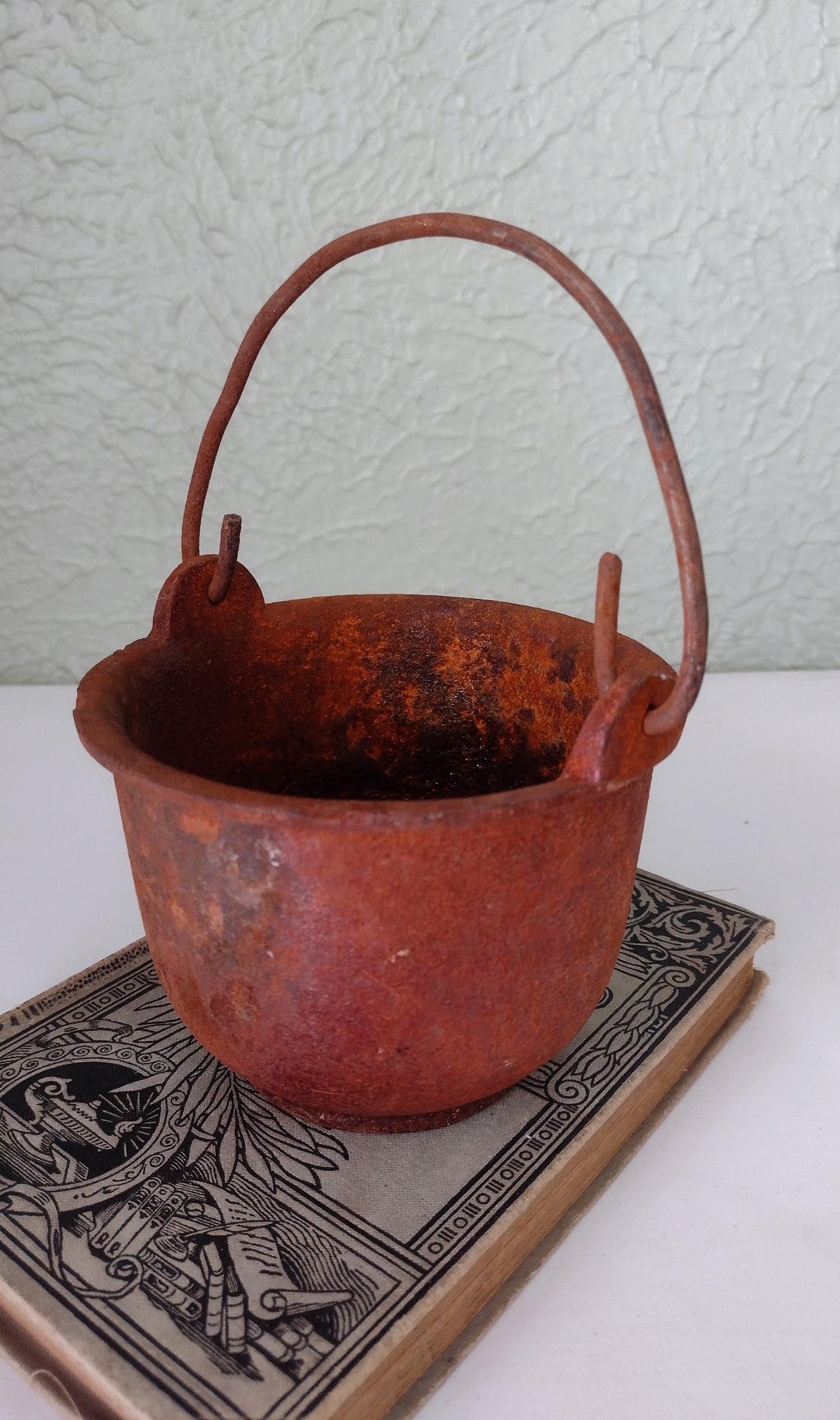 Vintage Rusty Cast Iron Bean Pot With Handle - Jumbo 5 - Rust, Age ...