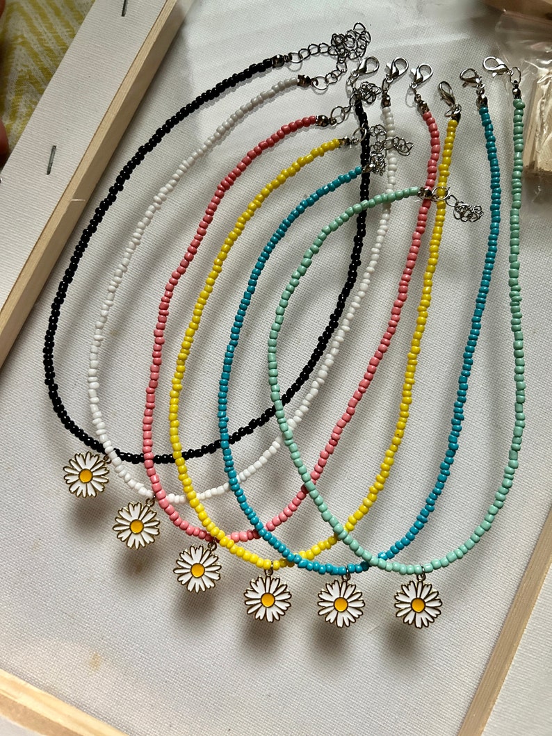 Simple Summer Seed Bead Necklace With Daisy Pendant - Etsy
