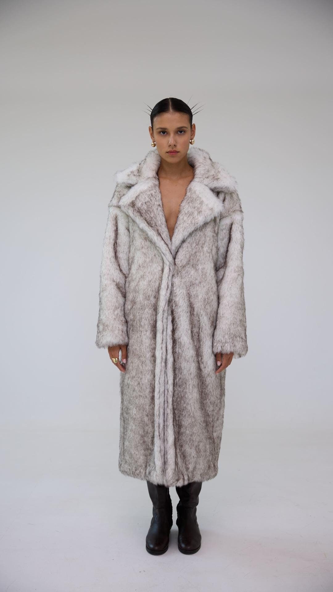 Faux Fur Coat, Fur Coat, Carrie Bradshaw, Carrie Bradshaw Fur Coat, White Fur Coat, Fur Coat ...
