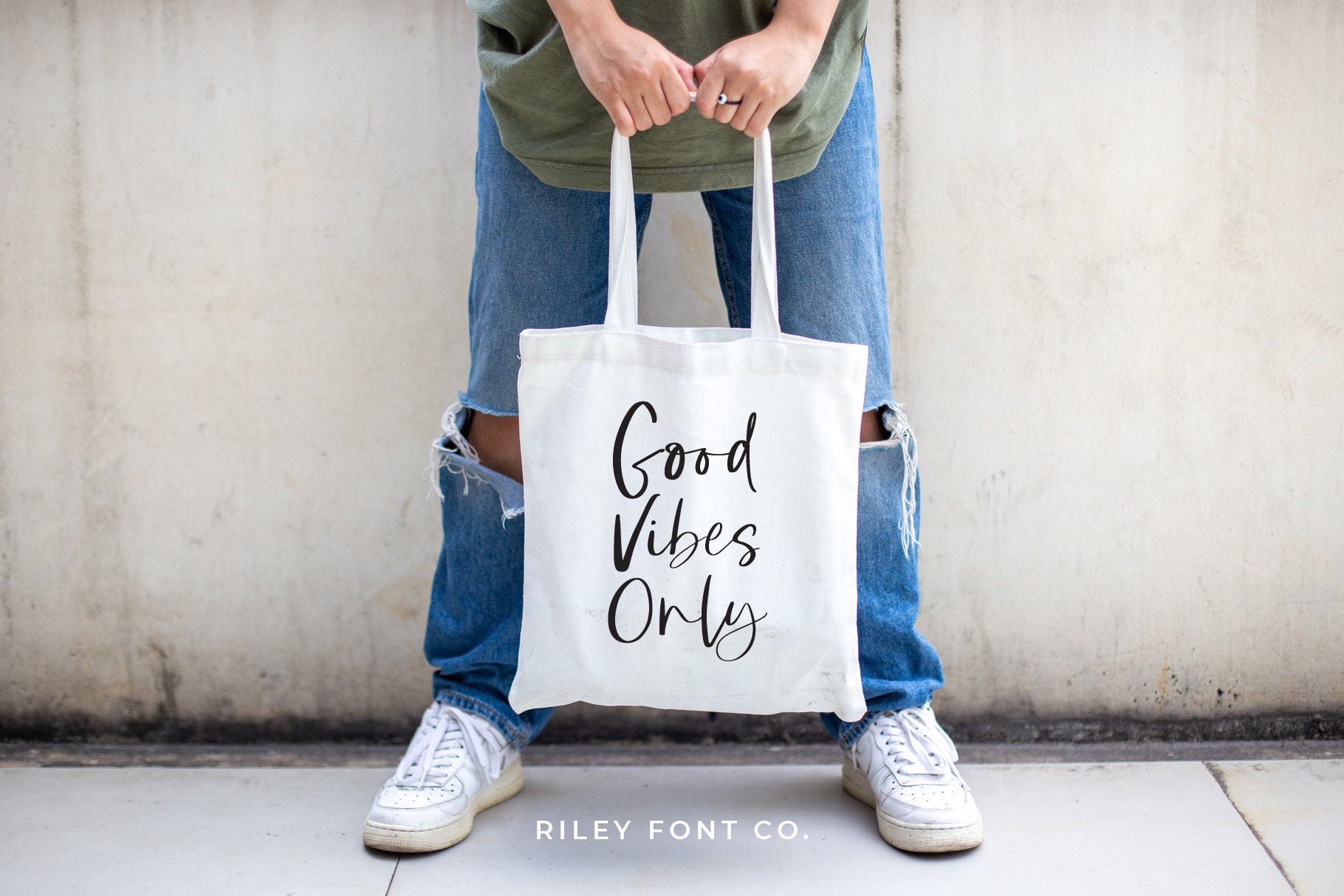 Kaitlyn Font Modern Bouncy Script, Boho Wedding Font, Chic Font ...