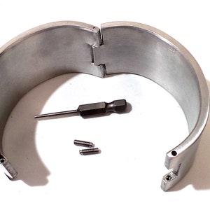 Locking Heavy Wrist Cuff Bracelet in Polished Stainless Steel ...