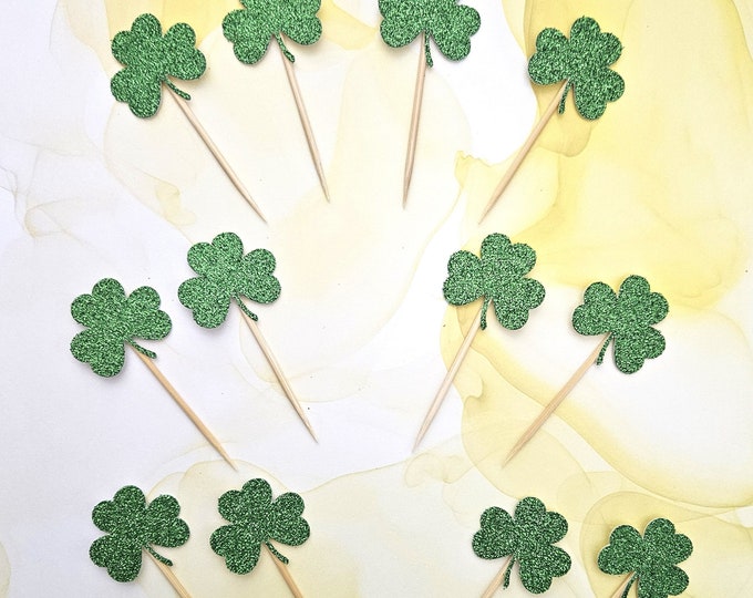 St. Patrick's Day Quilted Table Topper: Green and White Shamrock Topper ...