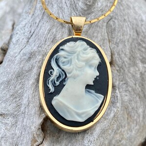 Vintage Black and White Cameo Pendant - Etsy