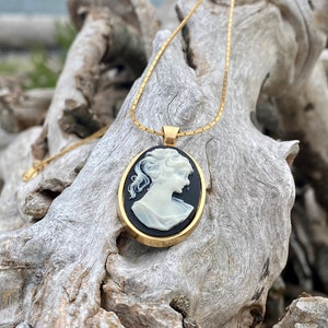 Vintage Black and White Cameo Pendant - Etsy