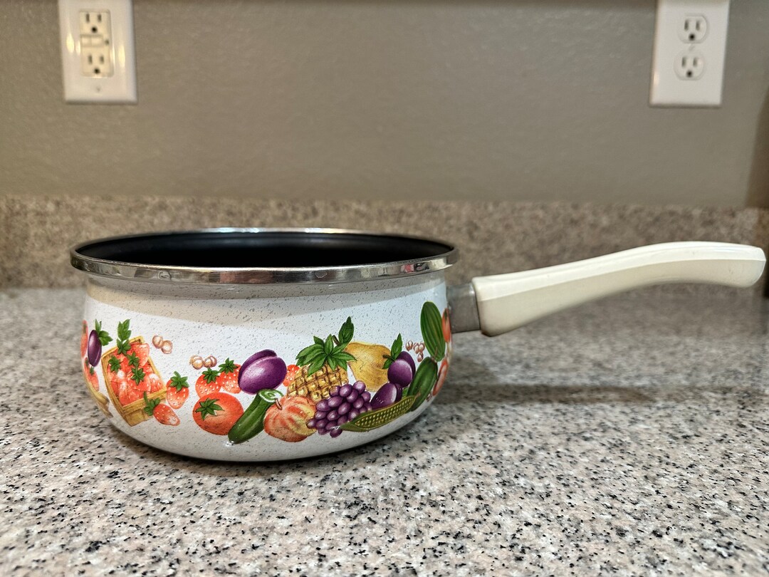 Vintage Encore Made in Spain Enamel Sauce Pan 2 Quart Non-stick Fruit ...