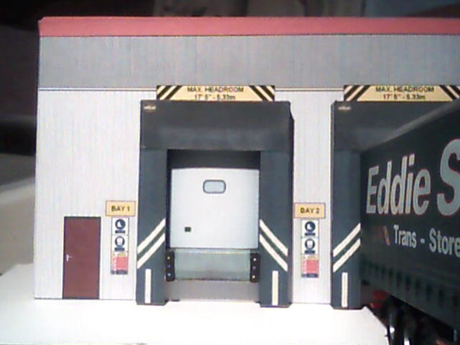 OO Gauge 1:76 Large Modern Engine Shed/factory With 3 Loading Bays - Etsy