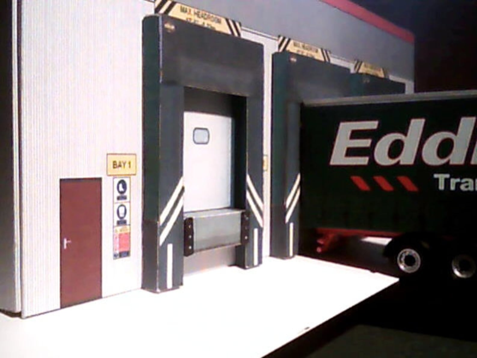 OO Gauge 1:76 Large Modern Engine Shed/factory With 3 Loading Bays - Etsy