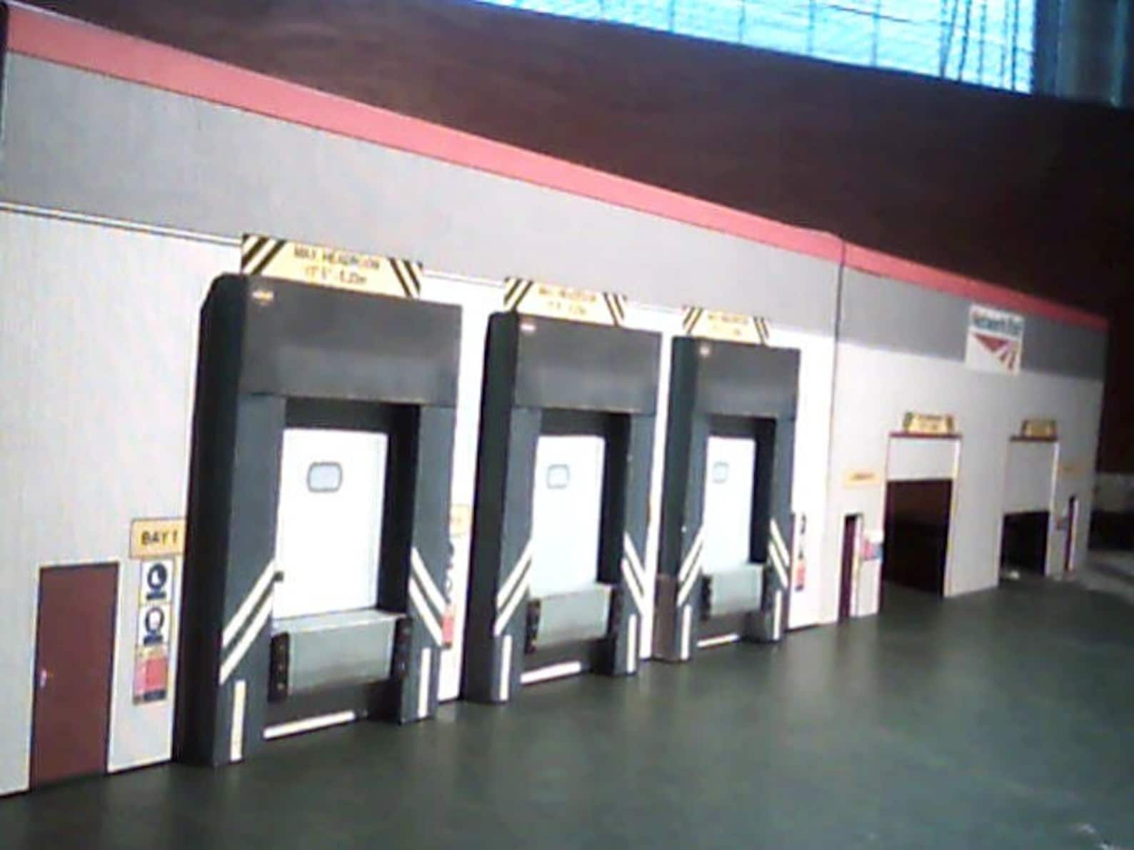 OO Gauge 1:76 Large Modern Engine Shed/factory With 3 Loading Bays - Etsy