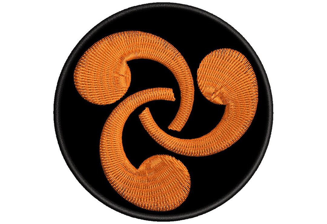 TRISKEL Iron-on Embroidered Patch (artwork 3) (triskelion Embroidered ...