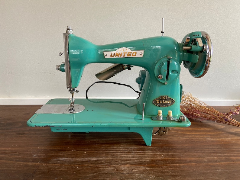 Vintage Turquoise Sewing Machine, United 101 Deluxe Heavy Duty Retro ...
