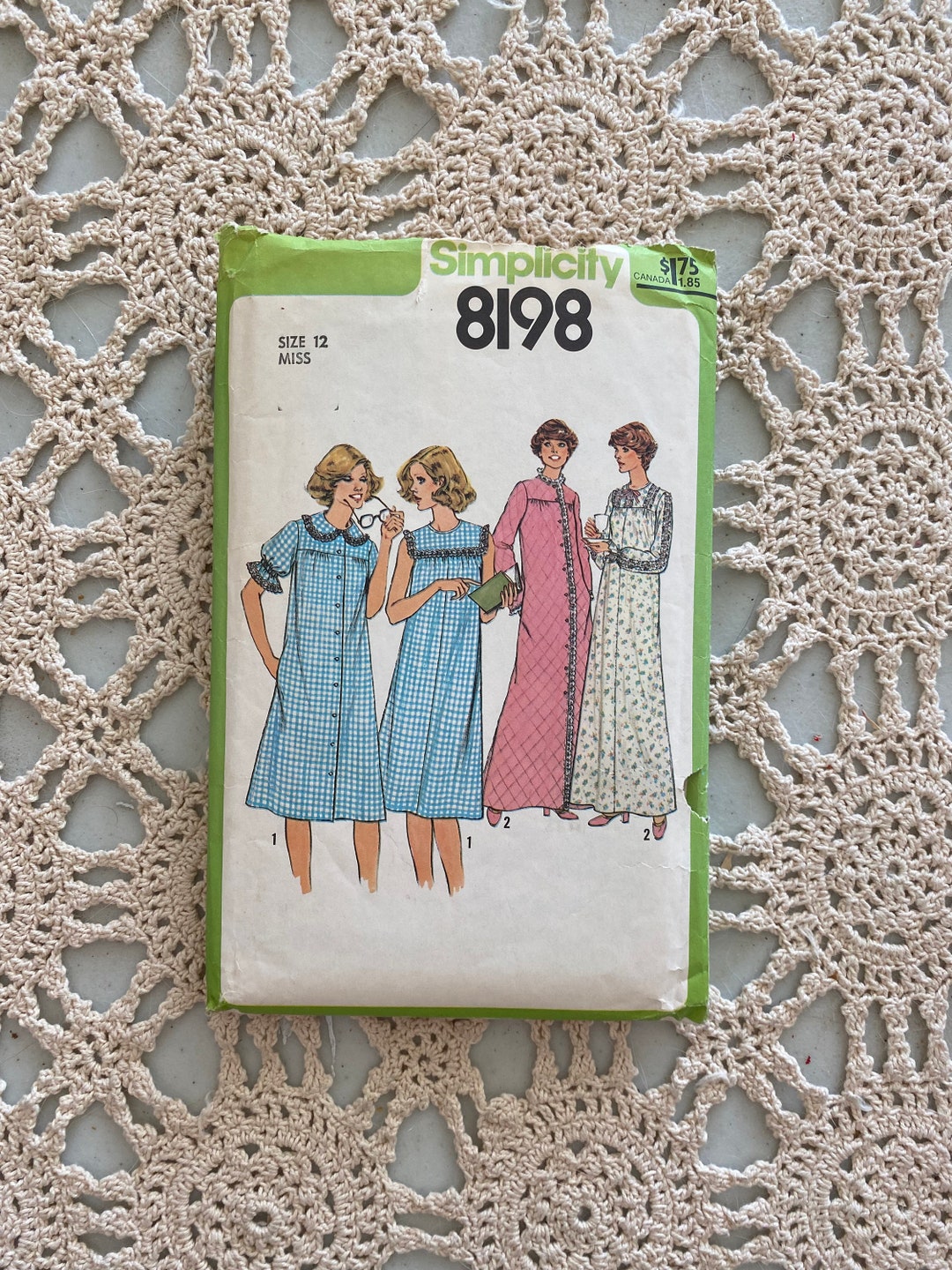 Simplicity Pattern 8198 (1977) Misses' Nightgown and Robe in Two ...