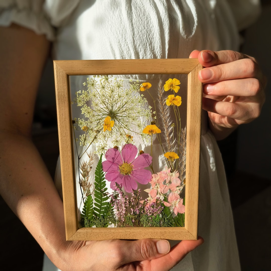 Pressed Flower Art in Wooden Frame, Botanical Dried Pressed Flower ...
