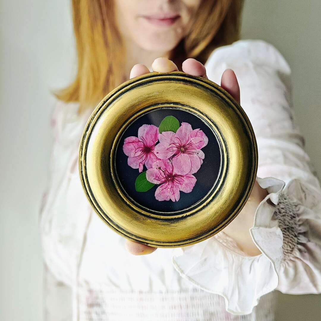 Round Botanical Frame, Real Dried Flowers in Circular Frame - Etsy
