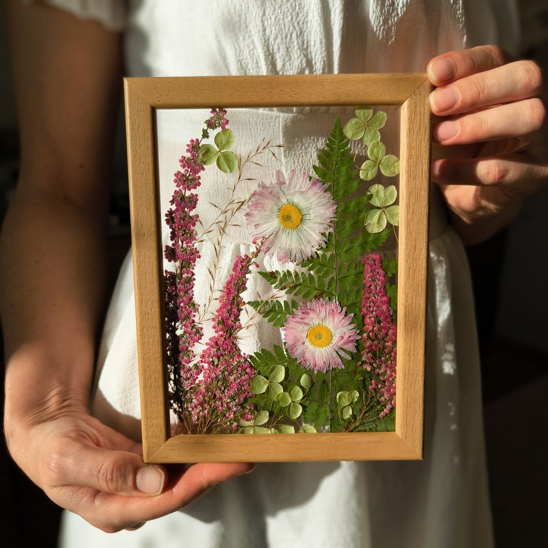 Pressed Flower Art in Wooden Frame, Botanical Dried Pressed Flower ...