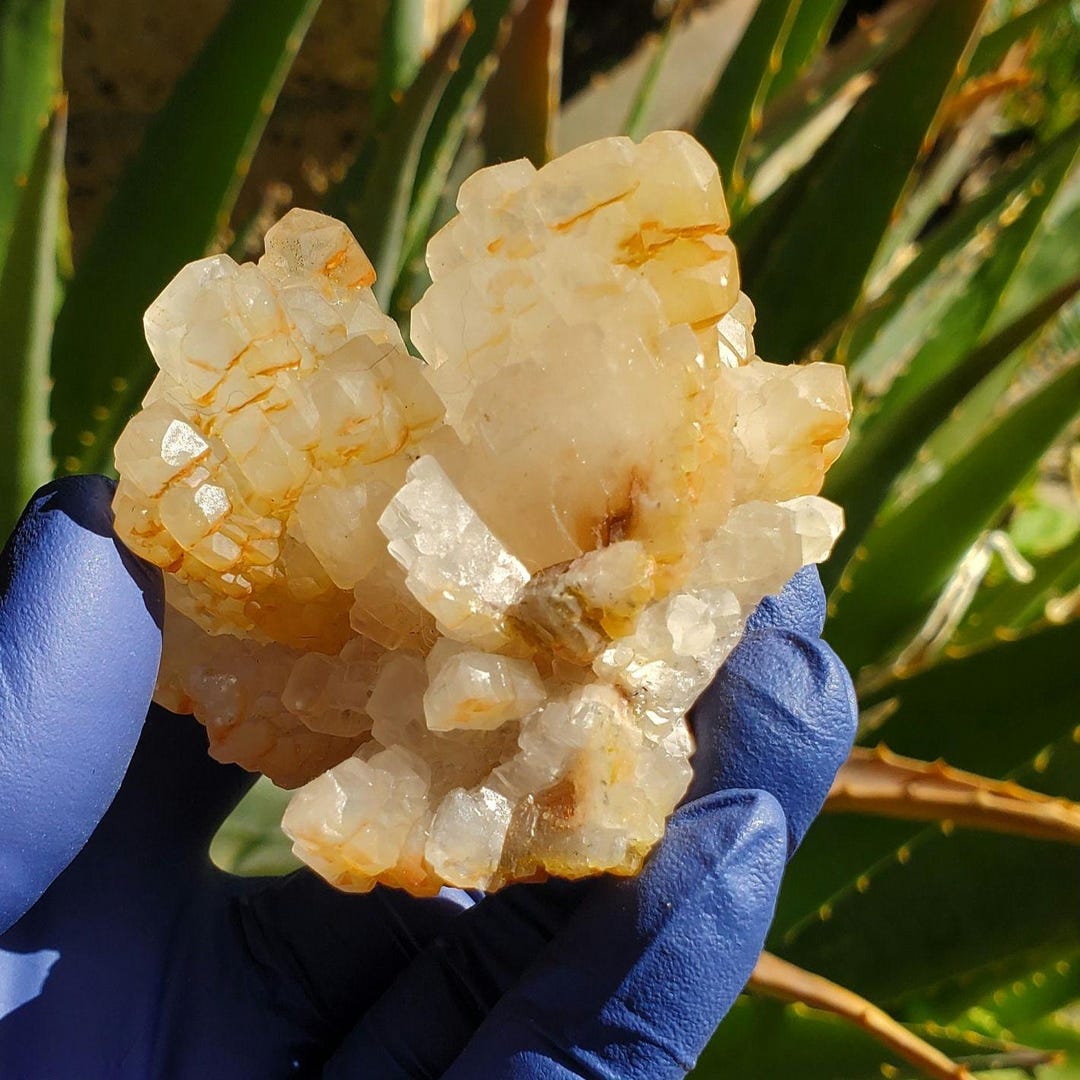 UV Reactive Pagoda Calcite Crystal Cluster From Hubei – 178g Stunning ...