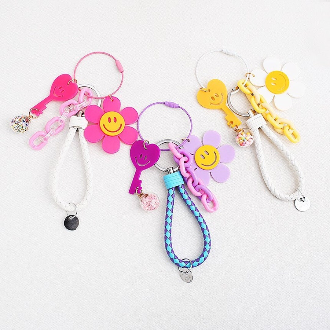 Happy Face Flower Daisy Smiley Face Keychains Heart Shaped - Etsy