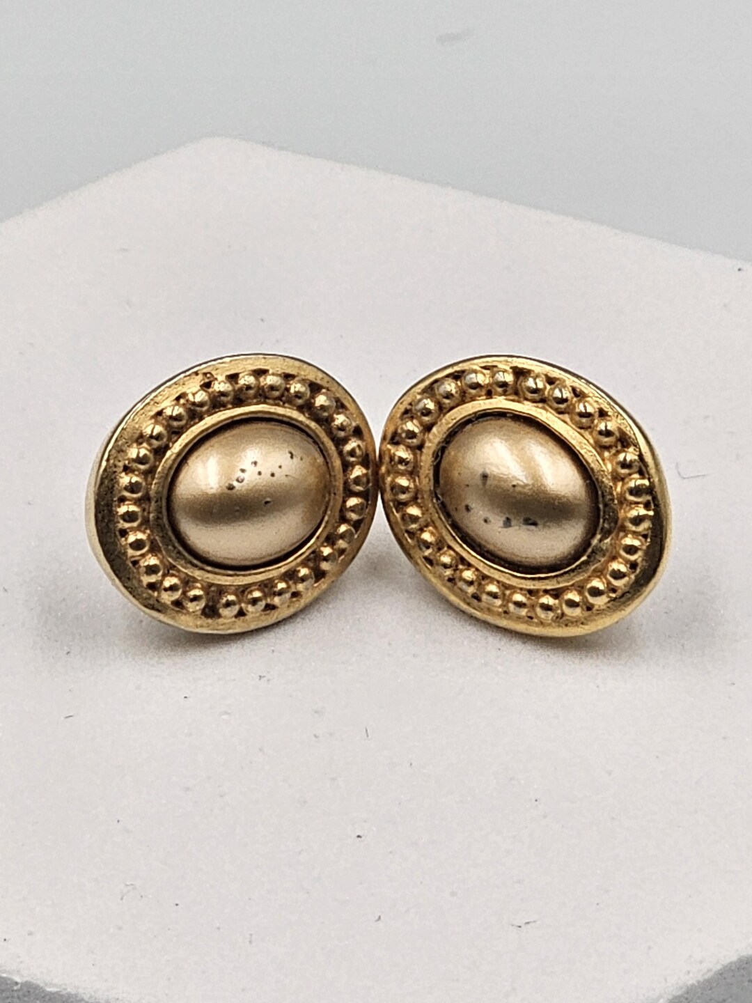 Vintage 1980s Carolee Gold-tone Oval Stud Earrings – Textured Bead Edge ...