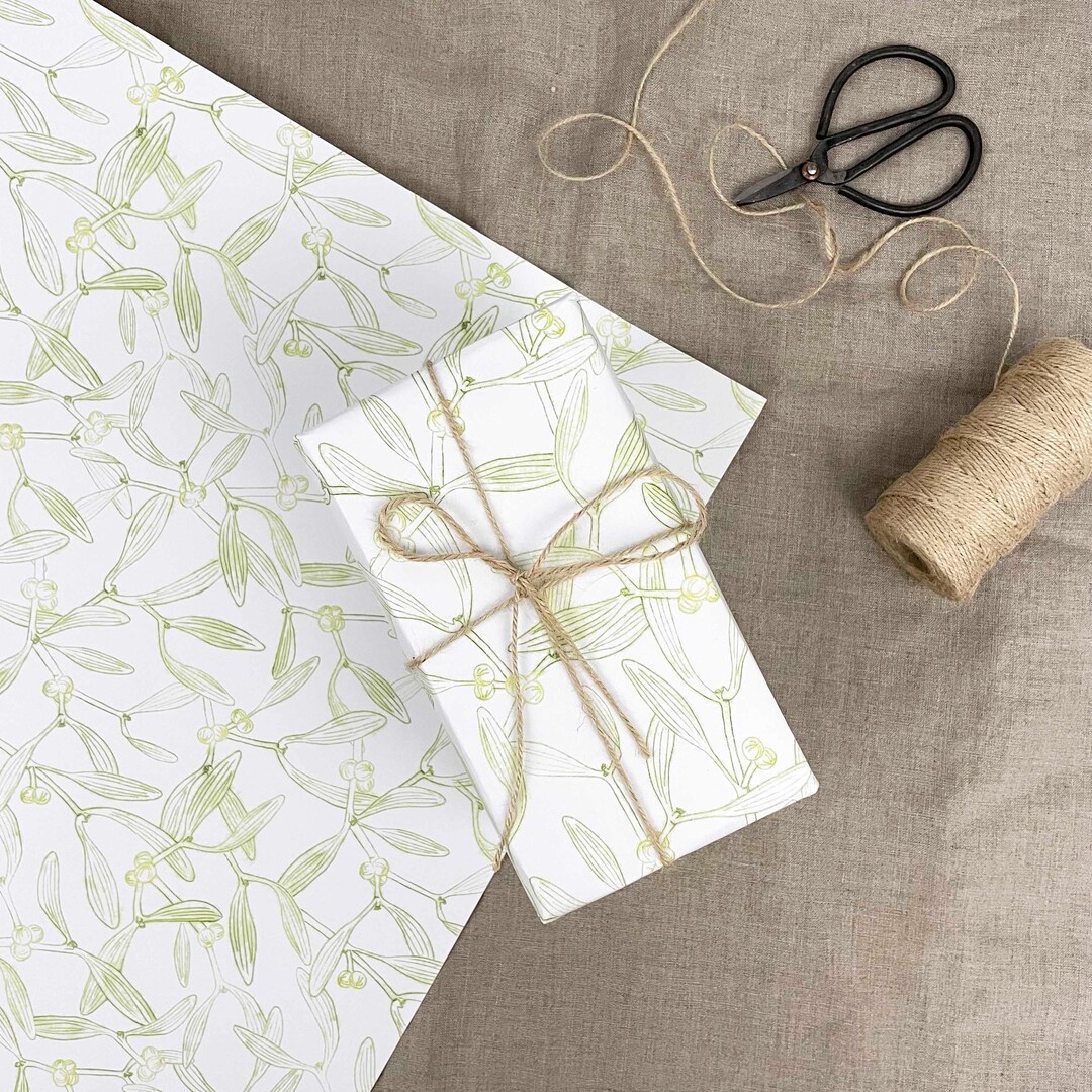 Mistletoe Xmas Wrapping Paper Sheets, Eco-friendly Festive Christmas ...
