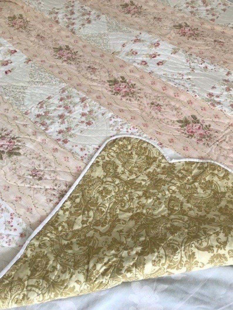 Vintage Scalloped Pink and White Quilt - Etsy