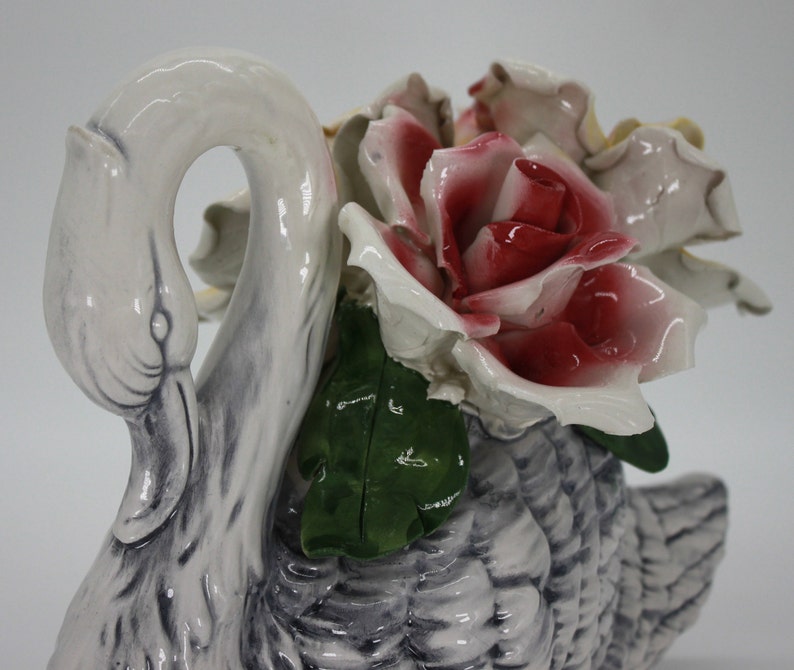 CAPODIMONTE Swan Floral Bouquet of Roses Centerpiece Figurine CIRCA ...