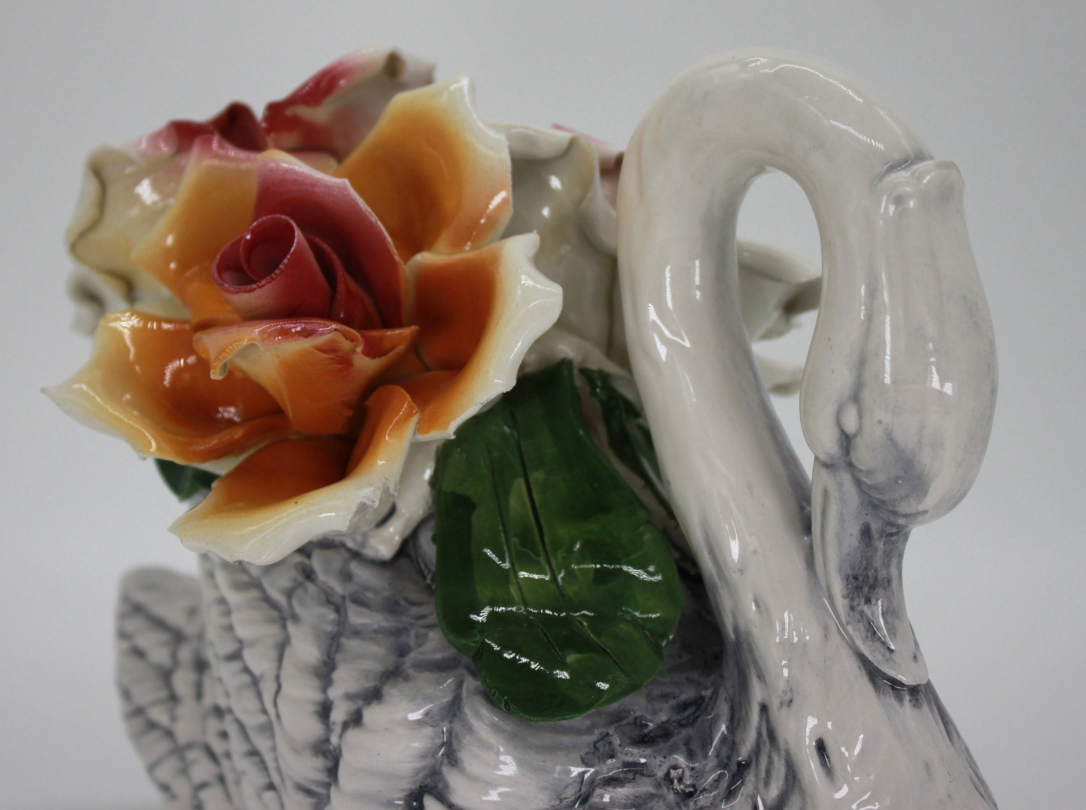 CAPODIMONTE Swan Floral Bouquet of Roses Centerpiece Figurine CIRCA ...