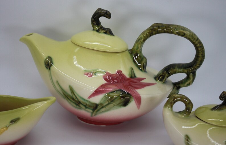 HULL Pottery Teapot, Creamer, Sugar Tea Set CIRCA 1950s - Etsy