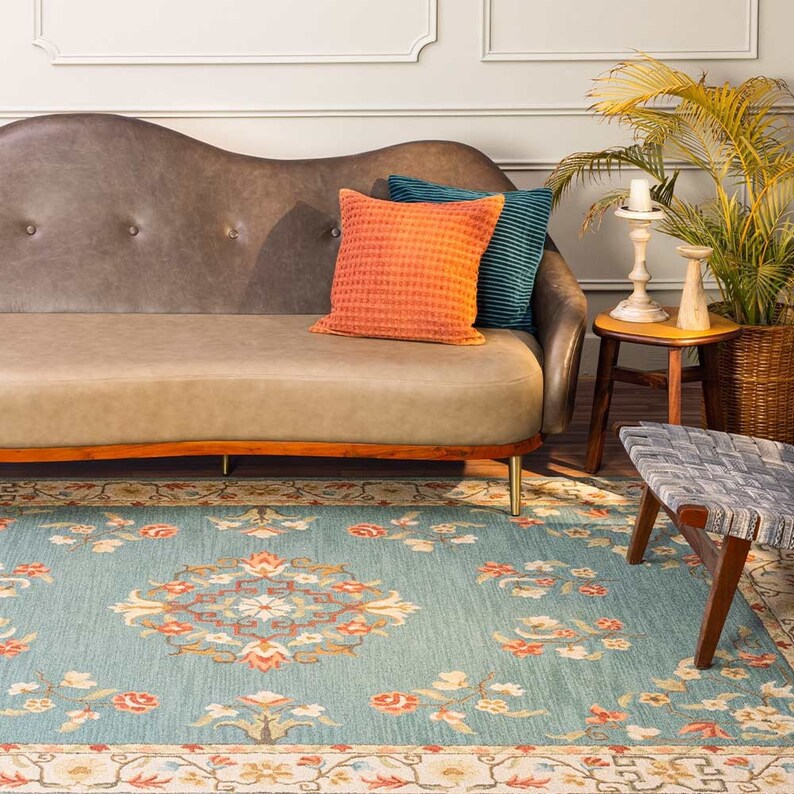 Hand Tufted Floral Pattern Woolen Rug, Beautiful Area Rug for Living ...