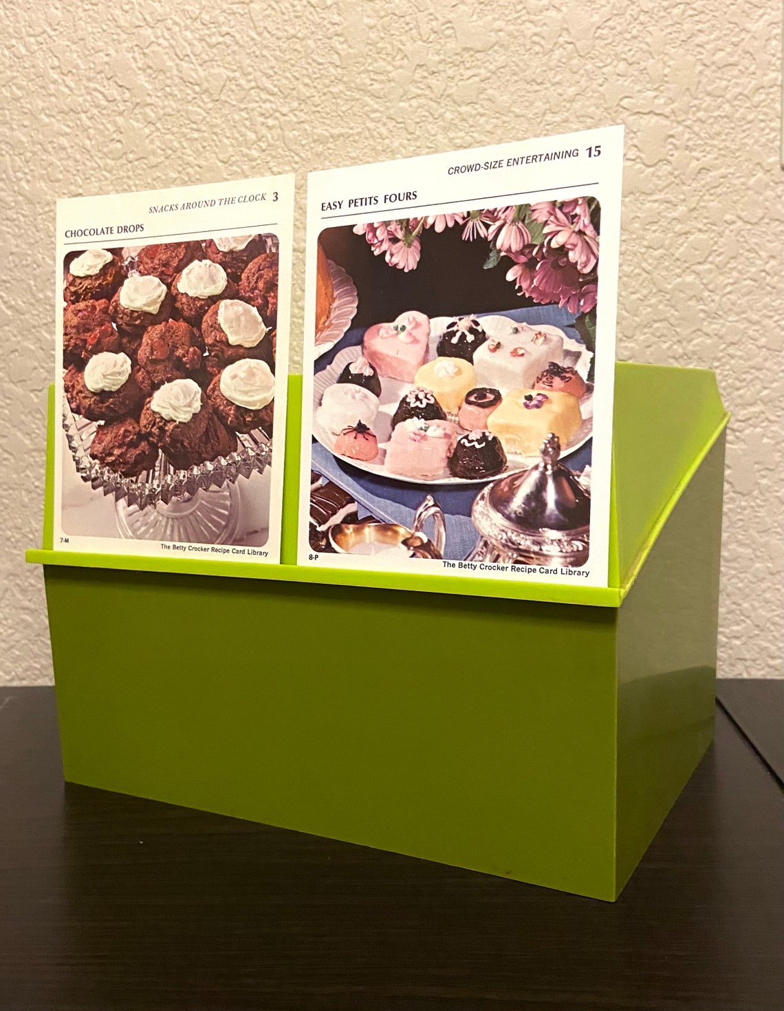 Vintage 1971 Betty Crocker Recipe Card Holder / Retro Green Recipe Card ...