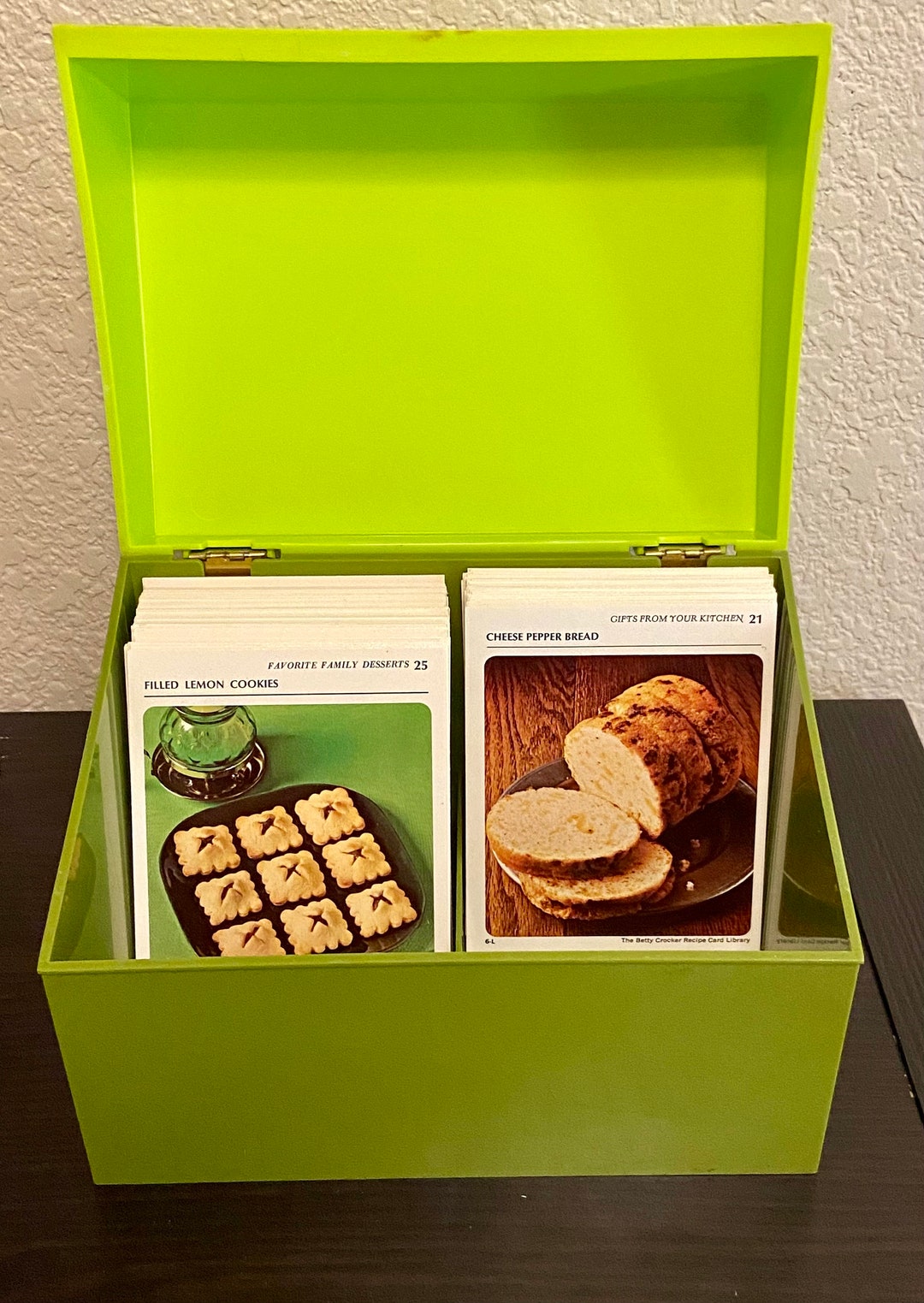 Vintage 1971 Betty Crocker Recipe Card Holder / Retro Green Recipe Card ...