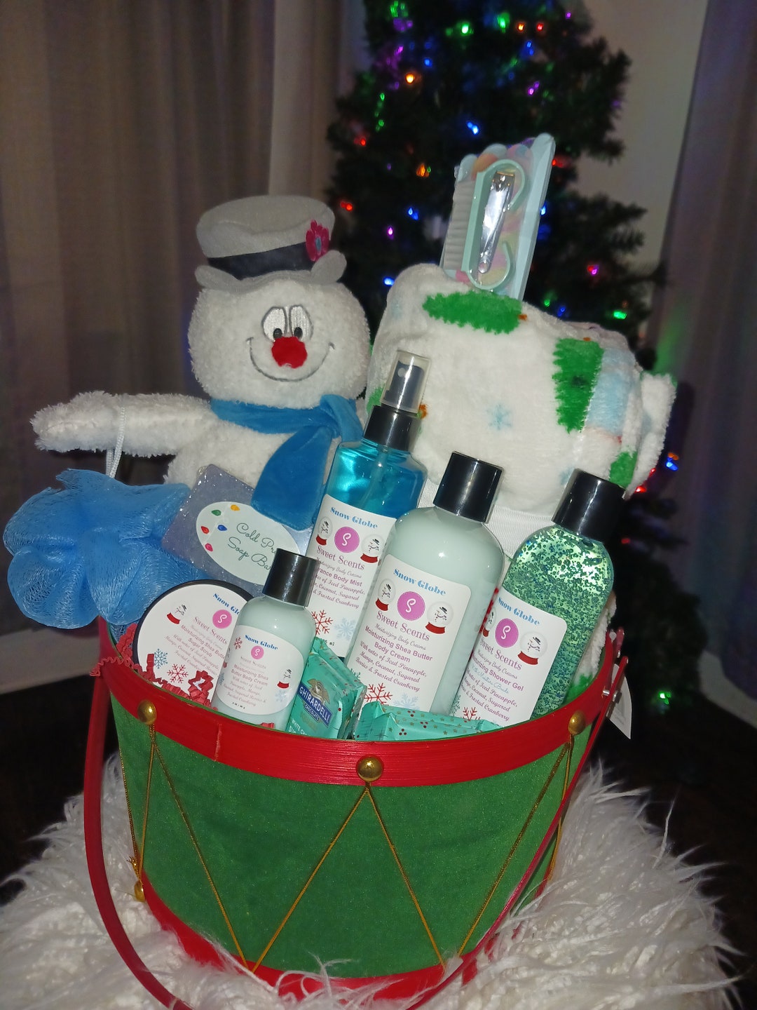 Jumbo Frosty the Snowman Bath & Body Gift Basket, Customizable Holiday ...