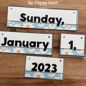 CLASSROOM FLIP CALENDAR | Flower Classroom Decor | Daisy Classroom ...